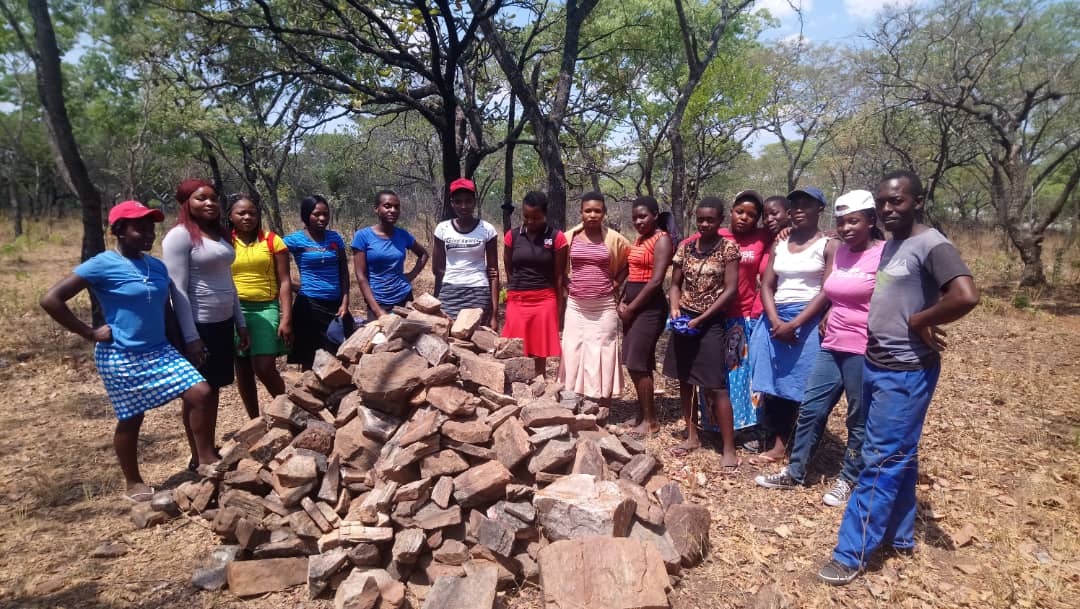 youth-from-driefontein-mission-gathering-stones-for-the-construction-of ...