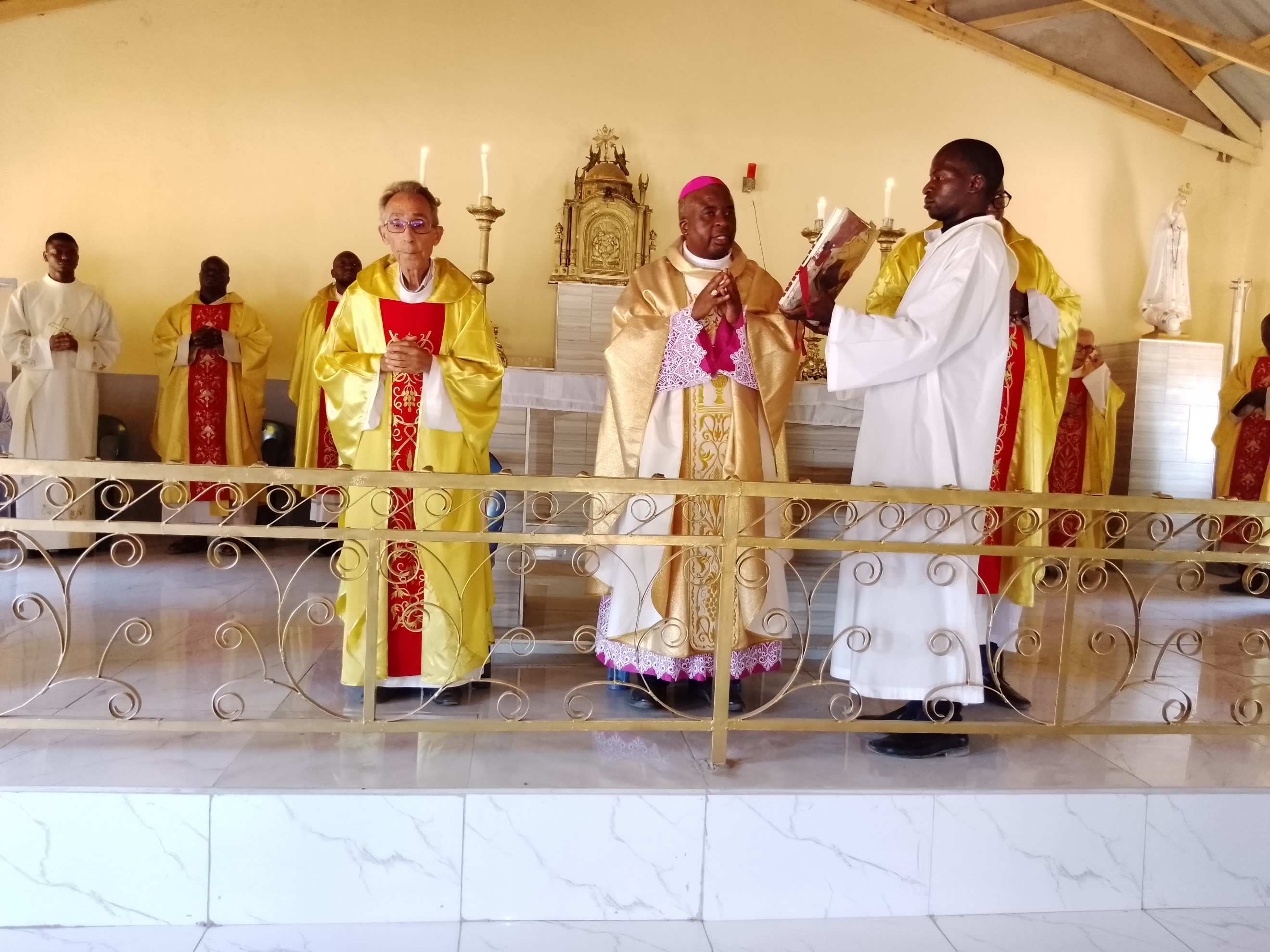 Bishop of Hwange announces 2024 as the year of the Eucharistic ...